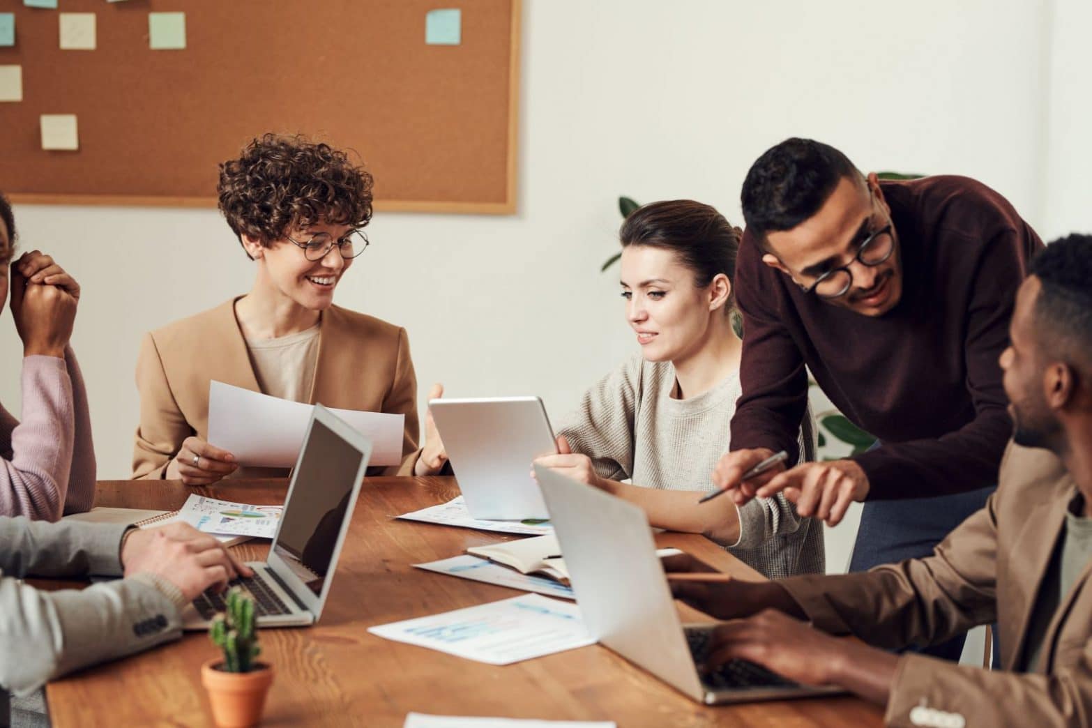 Conference Call Etiquette: Dos and Don’ts for Better Meetings - CloudTalk
